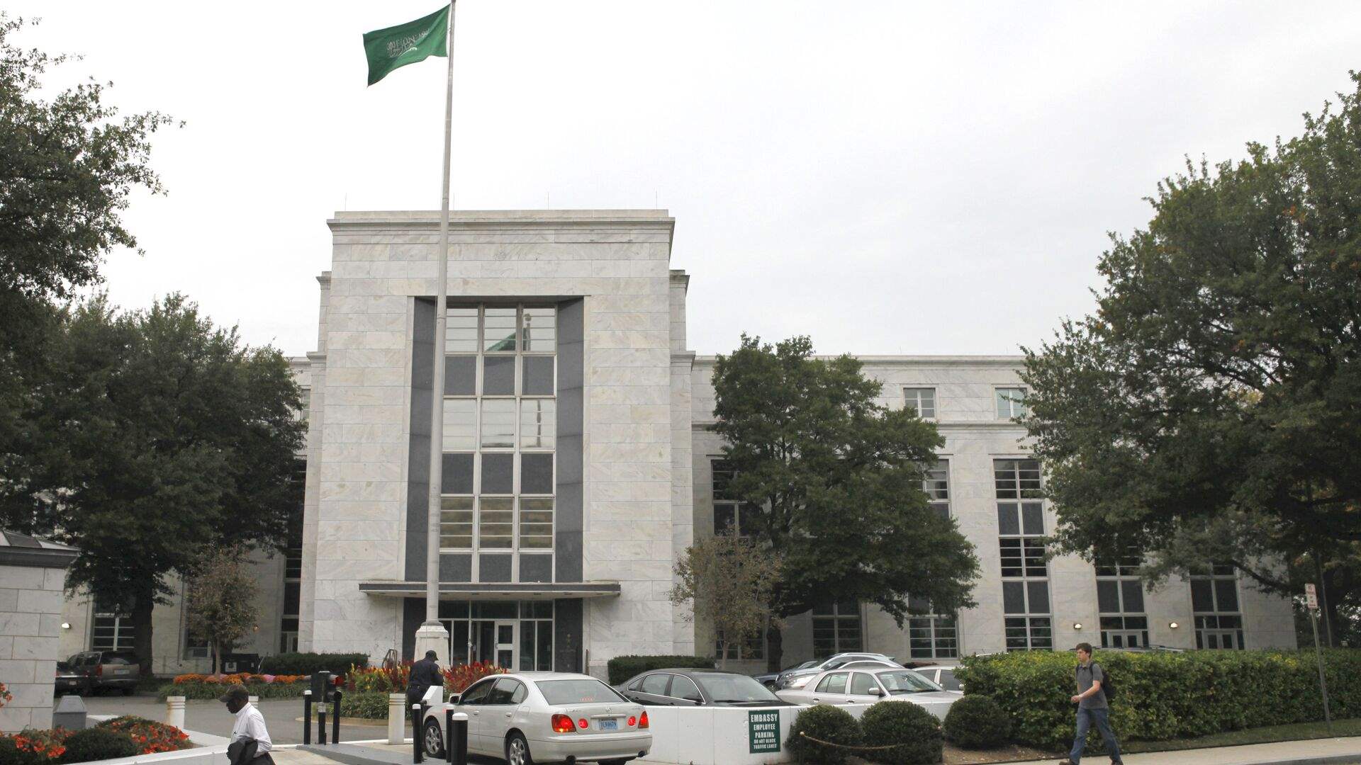 معلومات الجديد: السفارة السعودية في بيروت تجلي عوائل الموظفين ...